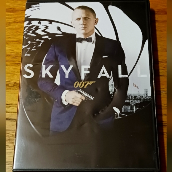 MGM | Media | Skyfall 07 On Dvd Daniel Craig | Poshmark